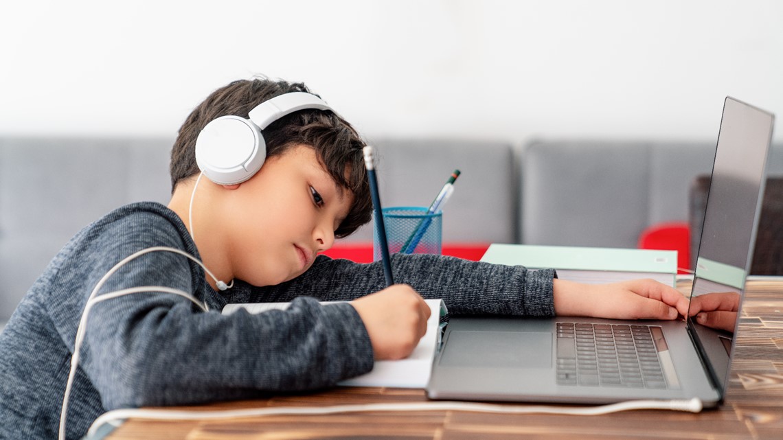 Fort Worth ISD offering temporary virtual learning option | wfaa.com