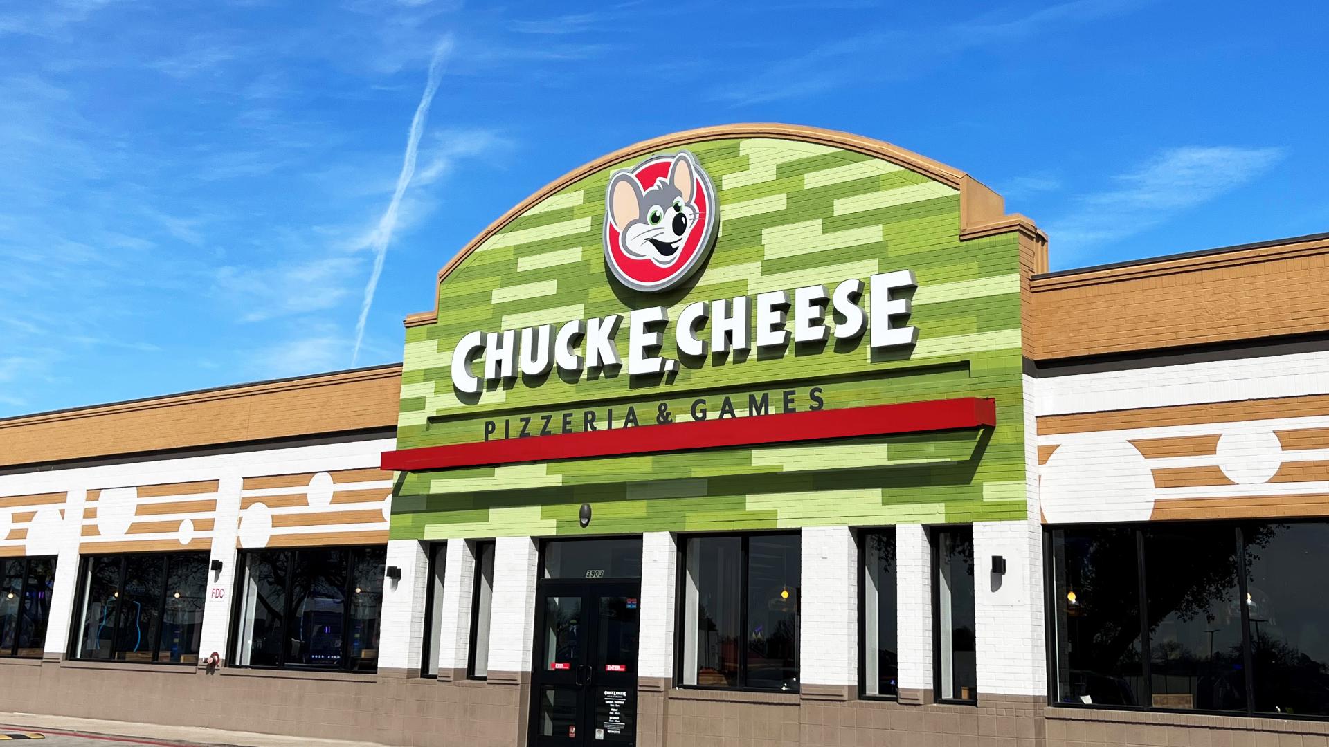 Chuck E. Cheese's first 'Adventure World' indoor playground opens in ...