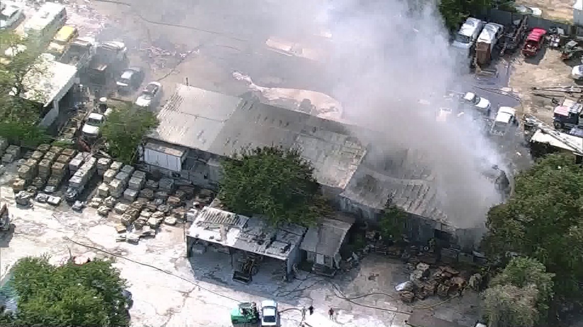 Large metal building on fire in Dallas | wfaa.com