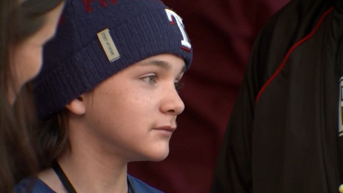 Texas teen, leukemia survivor, throws first pitch at World Series ...