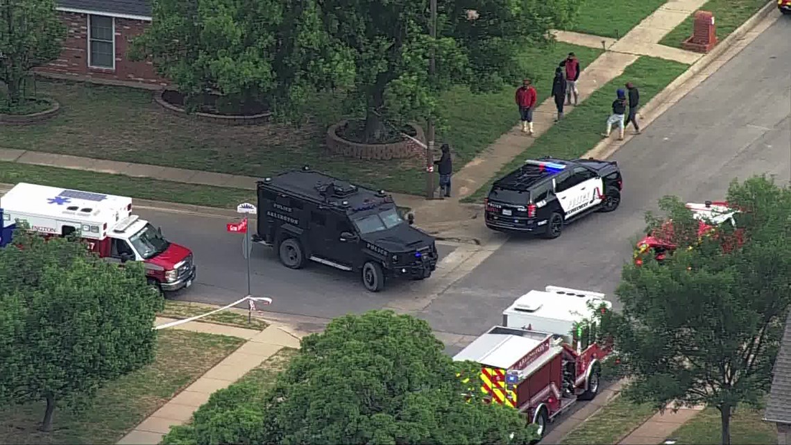 Pantego SWAT standoff: Police believe suspect is armed | wfaa.com