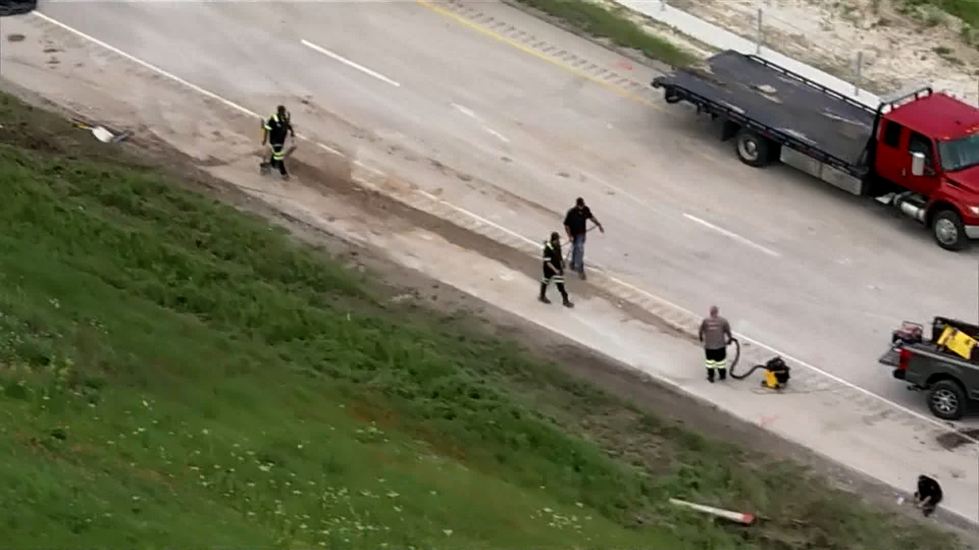 Coin spill shuts down North Texas highway after semi-truck overturns ...
