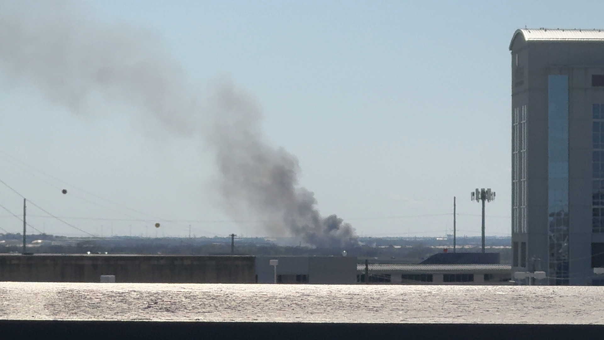 Large fire erupts at West Dallas recycling plant | wfaa.com