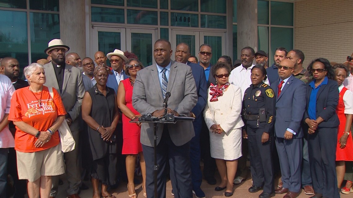 Large group rallies outside Dallas police headquarters in support of ...