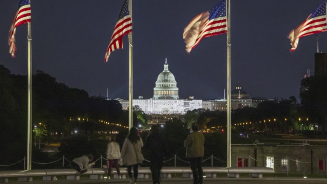 Government shutdown continues: Federal workers face a second week ...