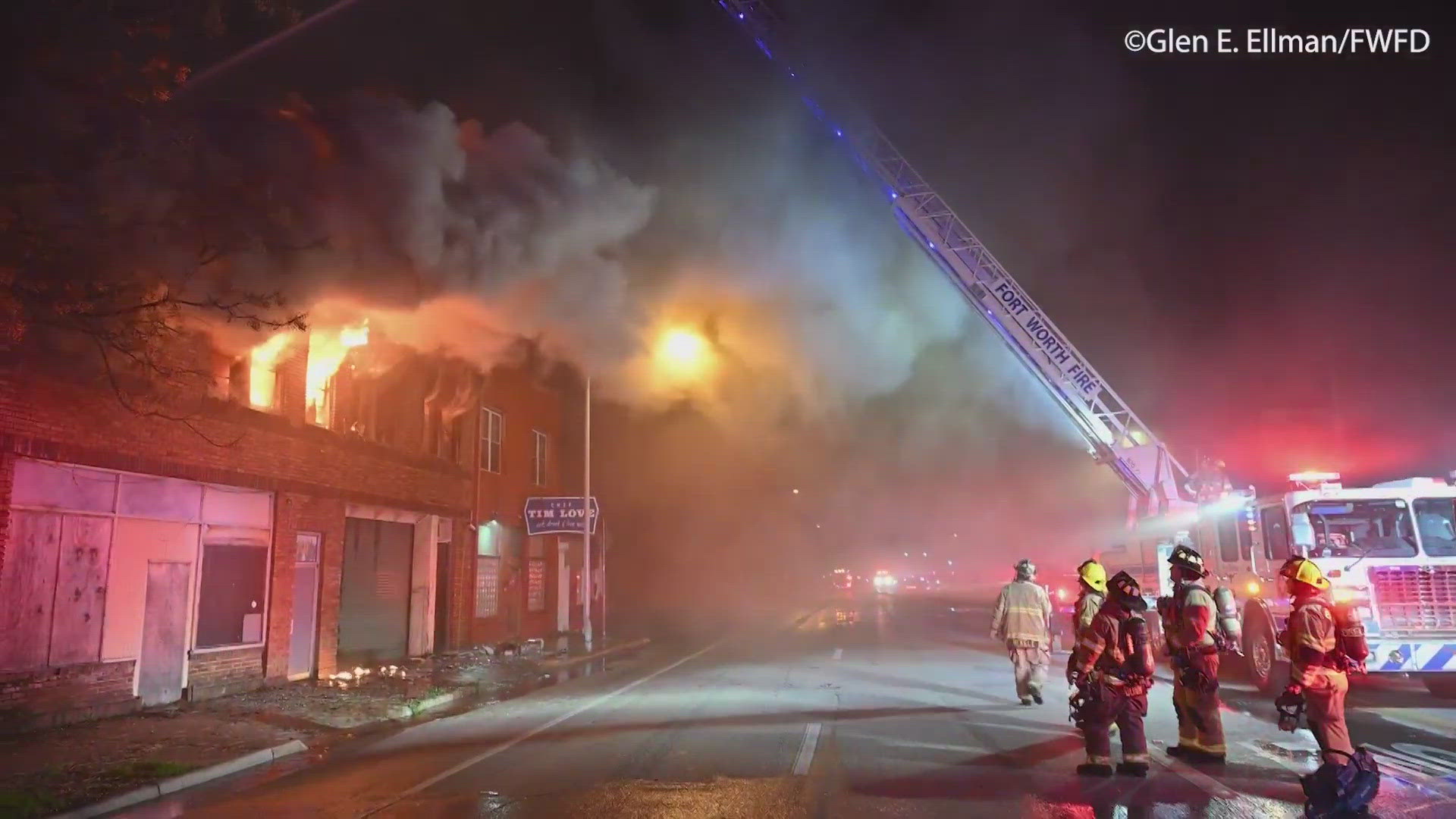 Fort Worth: Fire burns vacant builidng near Tim Love Catering | wfaa.com