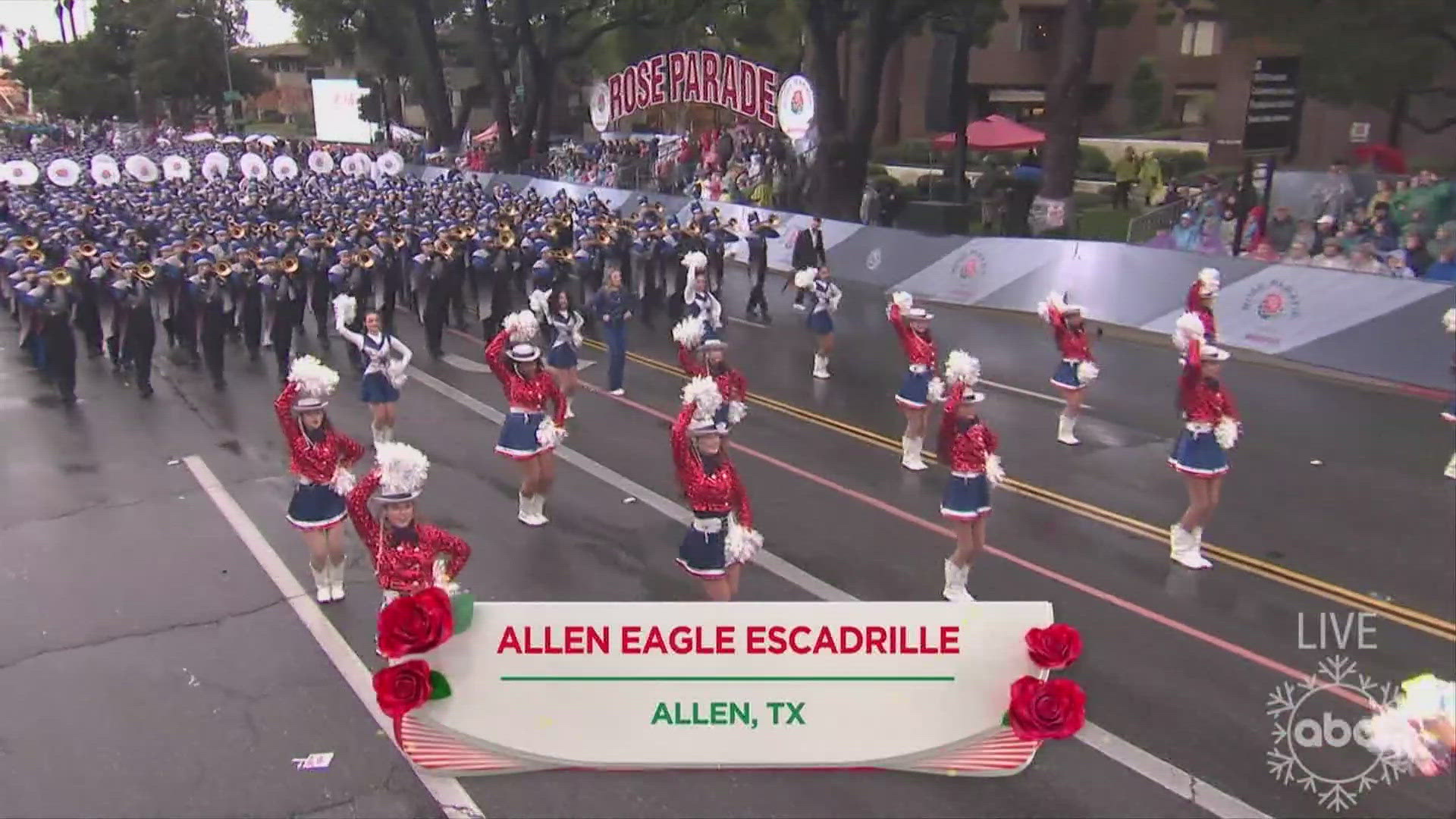 2 North Texas high school bands march in football parades | wfaa.com