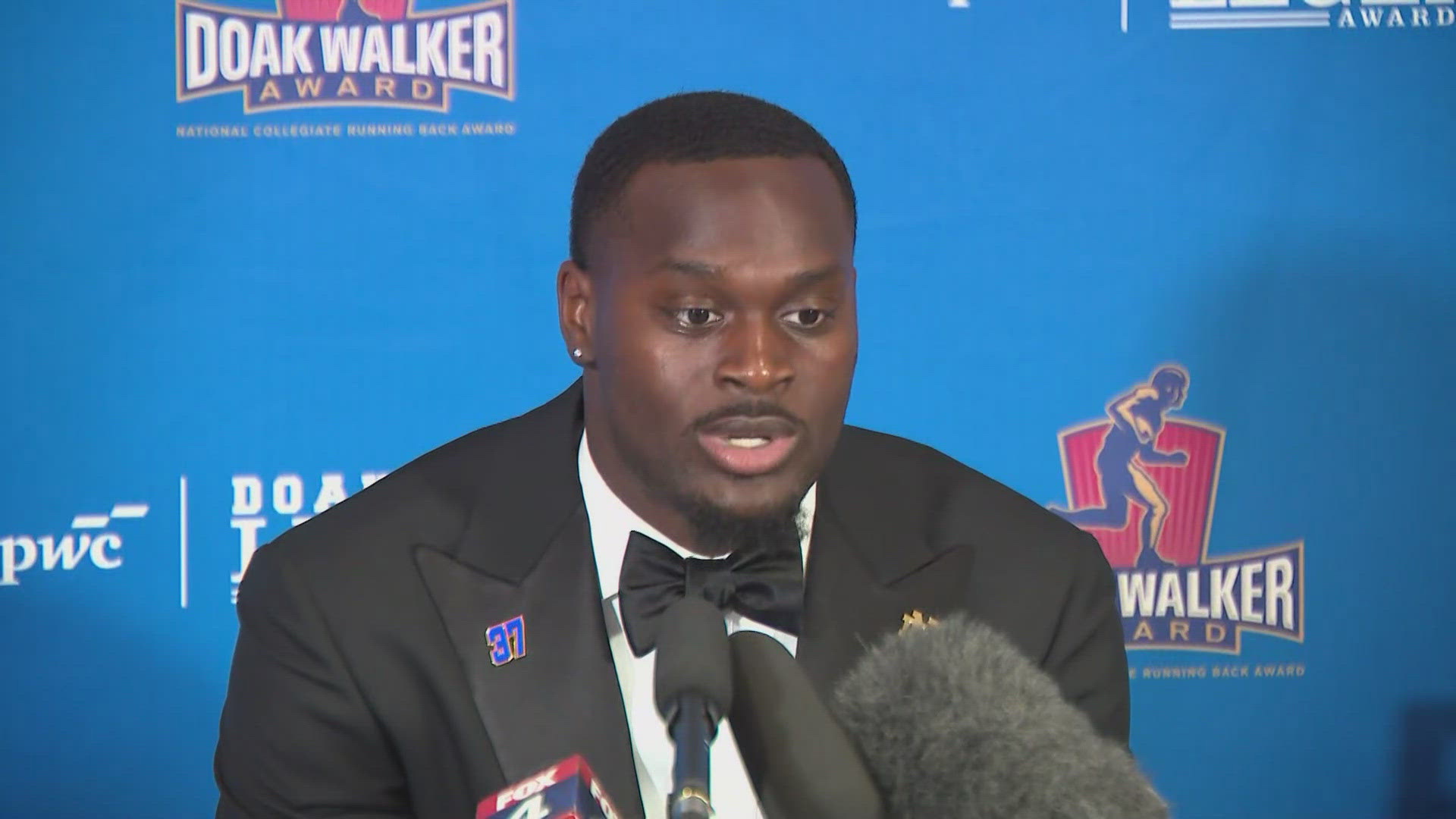 Jeremiyah Love receives the Doak Walker Award | wfaa.com
