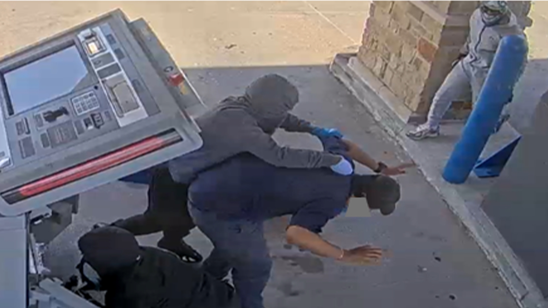 They followed an ATM tech all over North Texas, then robbed $260K ...