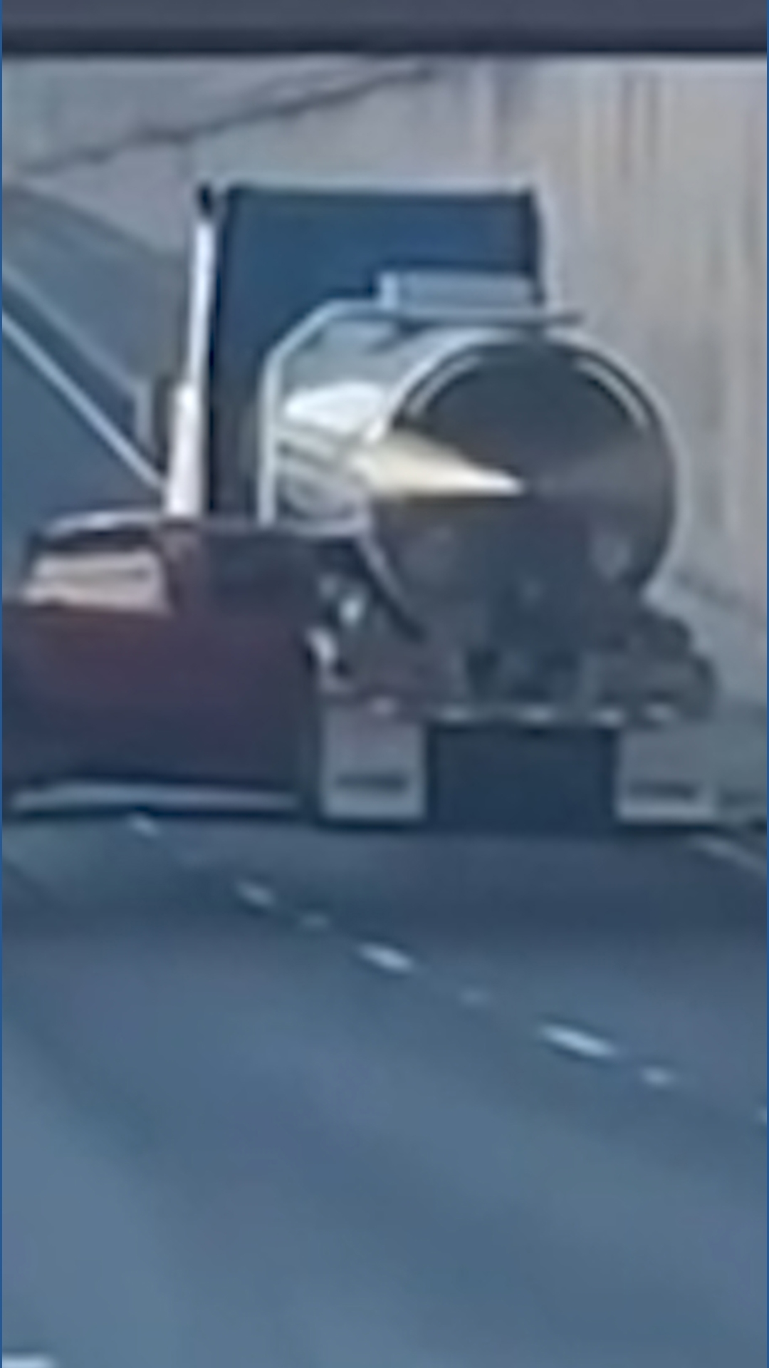 Truck pinned under 18-wheeler on the Dallas North Tollway | wfaa.com