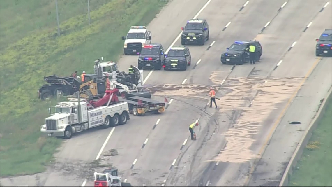 Highway reopens on Loop 820 after 18-wheeler accident | wfaa.com