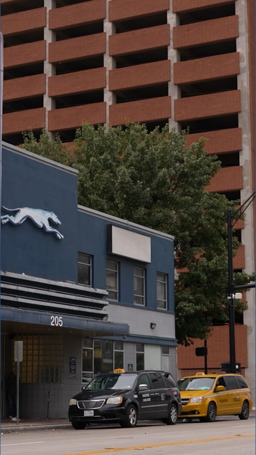 Here's what the billionaire developer who owns the Downtown Dallas ...