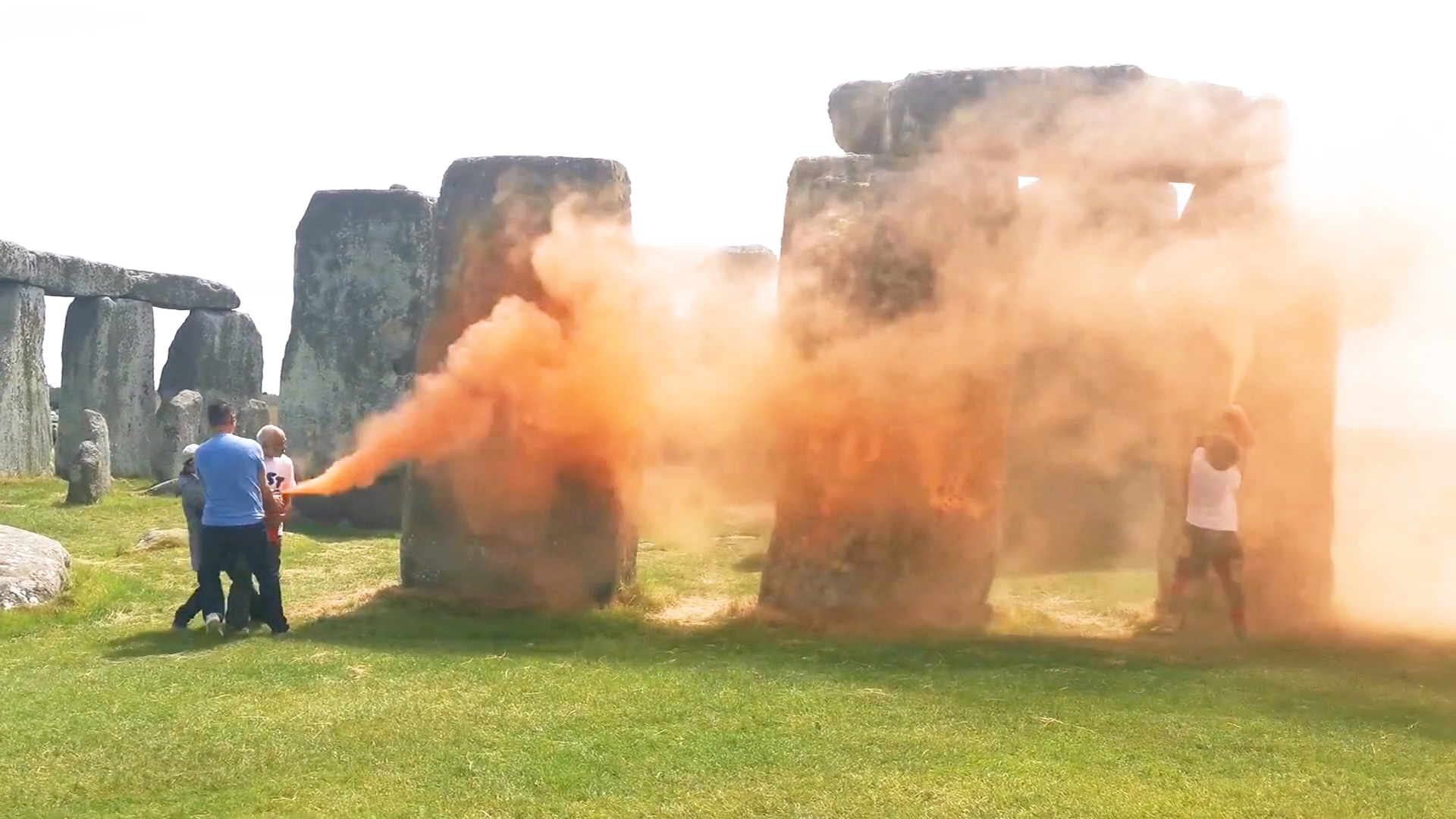 Stonehenge covered in paint by climate protesters | wfaa.com