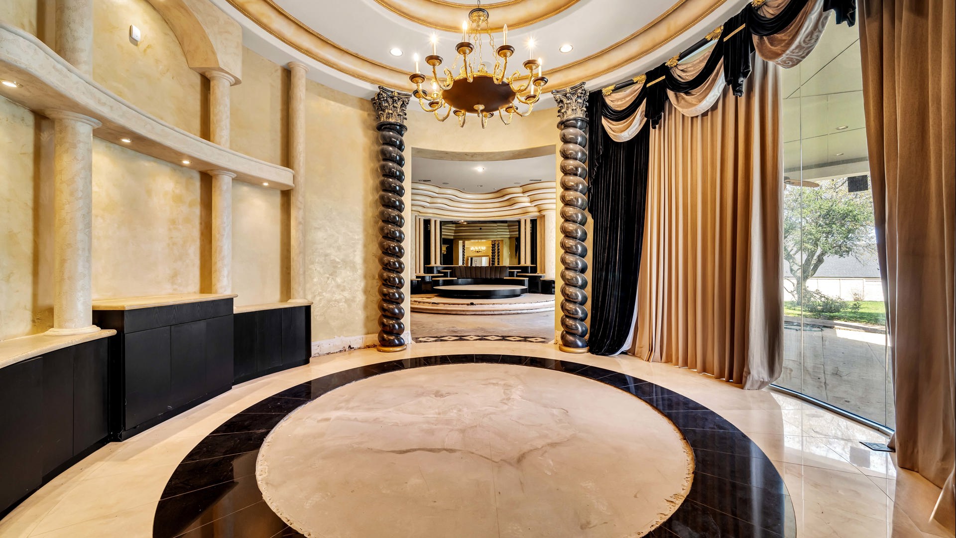 Deion Sanders' former Texas home hits the market for $5.5 million ...