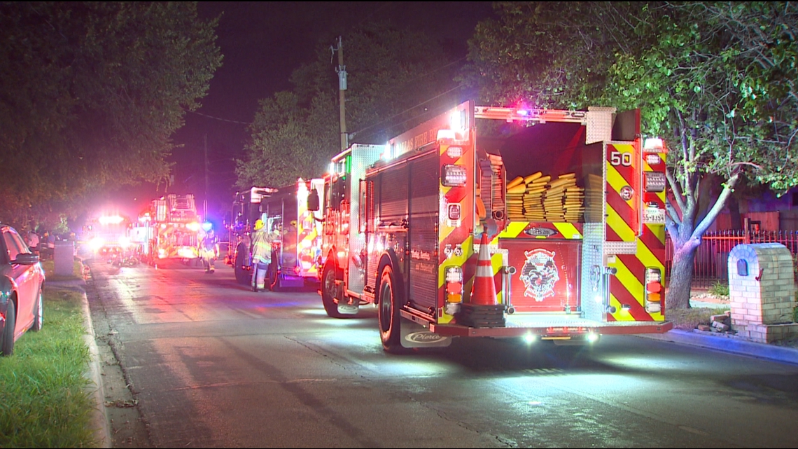 Dallas, Texas: Hose fire spreads to three homes West Dallas | wfaa.com
