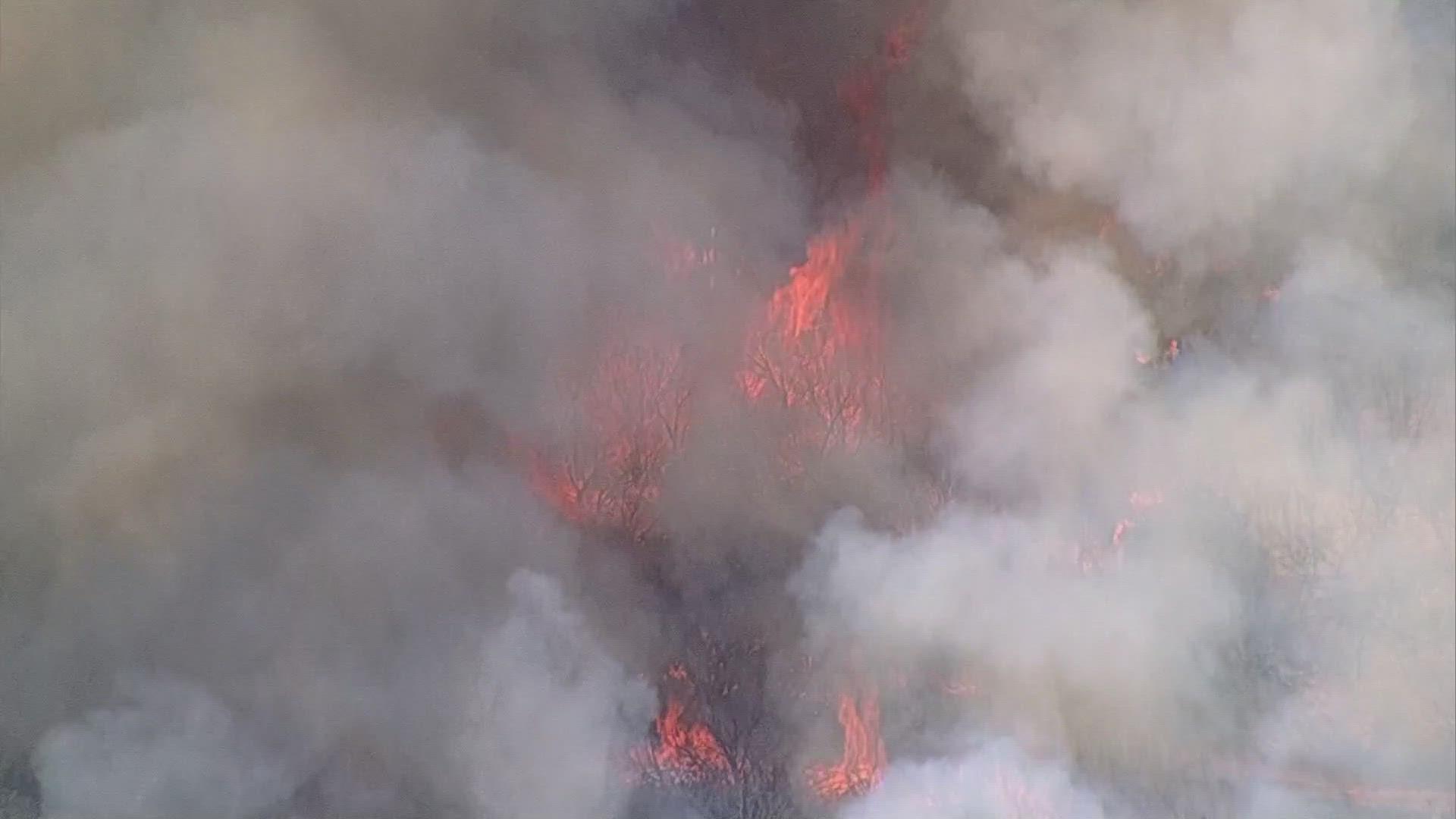 UPATE: Texas crews battle growing fire in hot temperatures on Friday ...