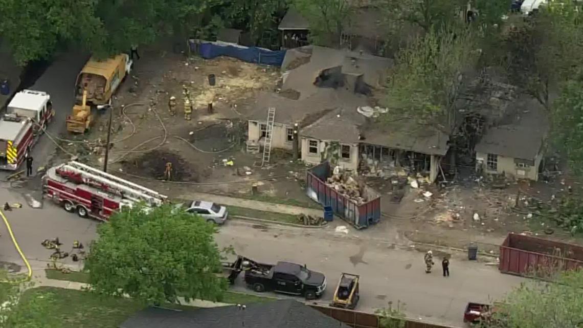 Dallas, Texas fire on Durango Drive: 6 firefighters taken to hospital ...