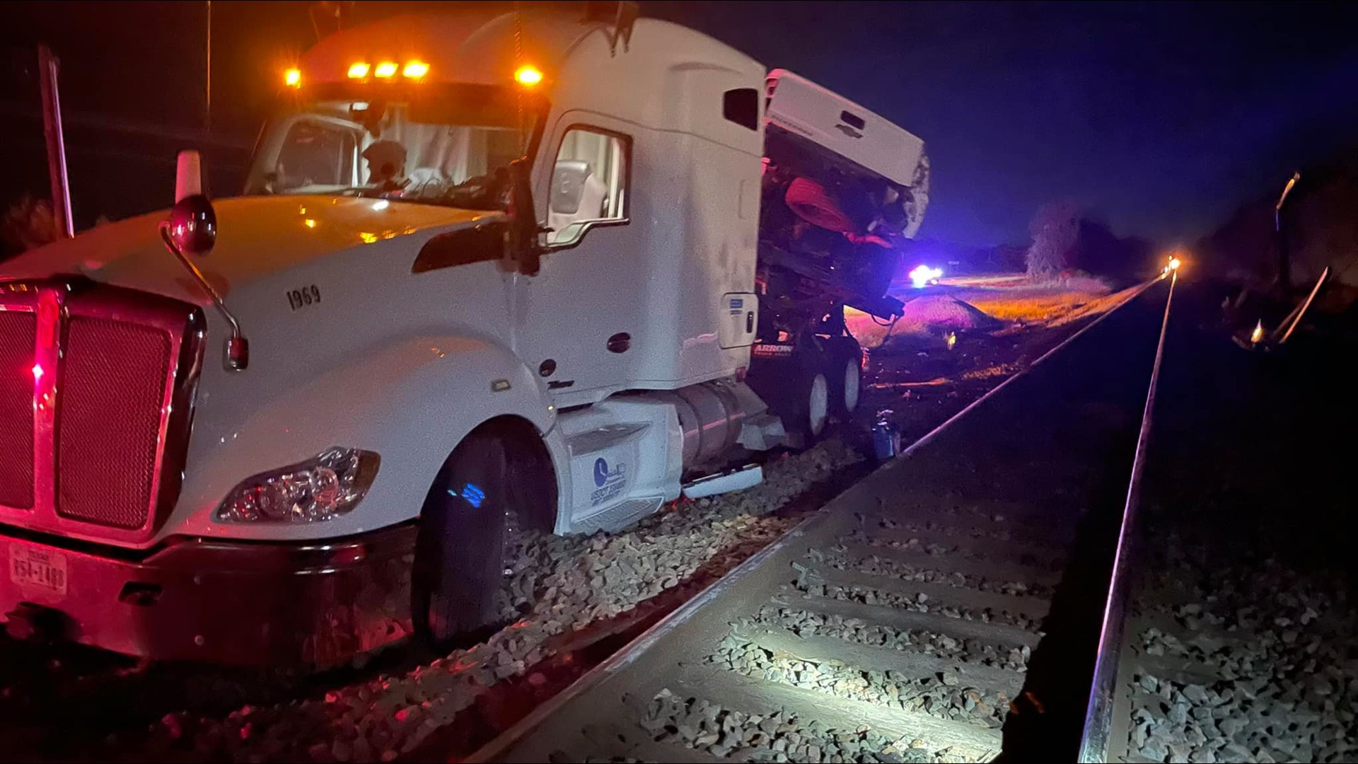 Train crash near Thackerville, Oklahoma injures 4 passengers | wfaa.com