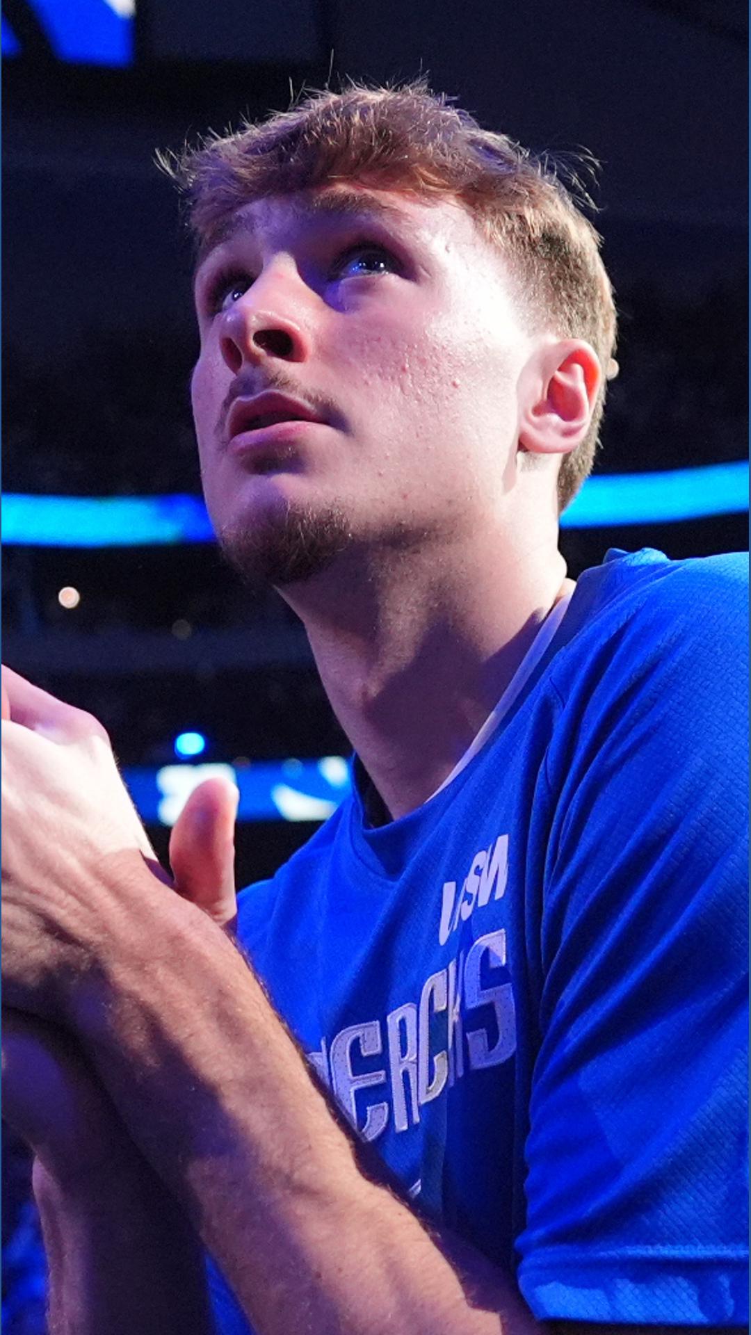 'Our FLAGG was still there' | Mavs fans use spin on famous Stars ...