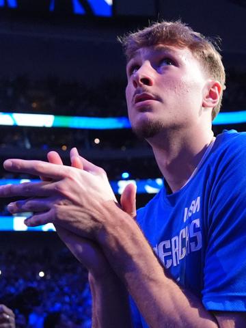 'Our FLAGG was still there' | Mavs fans use spin on famous Stars ...