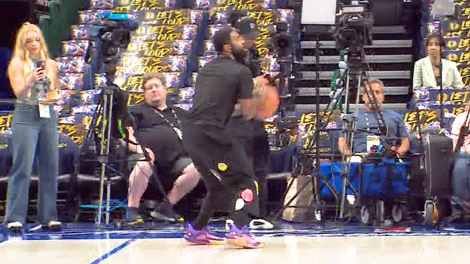 VIDEO: Mavs Kyrie Irving warms up before Game 4 of the 2024 NBA Finals ...
