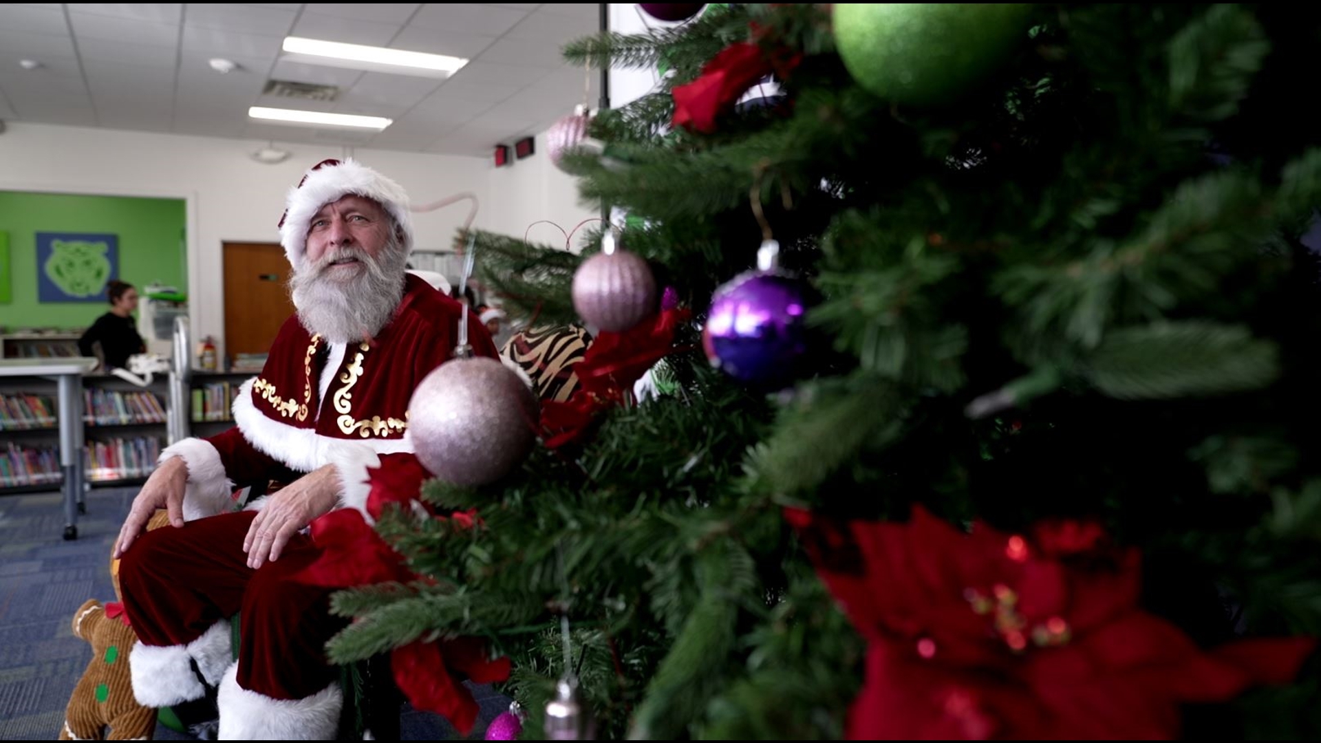Meet the Swole Santa asking Dallas kids what they want for Christmas ...
