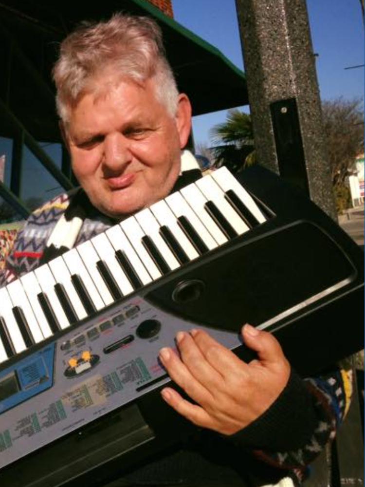 Deep Ellum icon known as Keyboard Bob has passed at 73 years old | wfaa.com