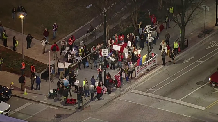 Anti-war groups protest in Dallas after U.S. captures Venezuelan ...