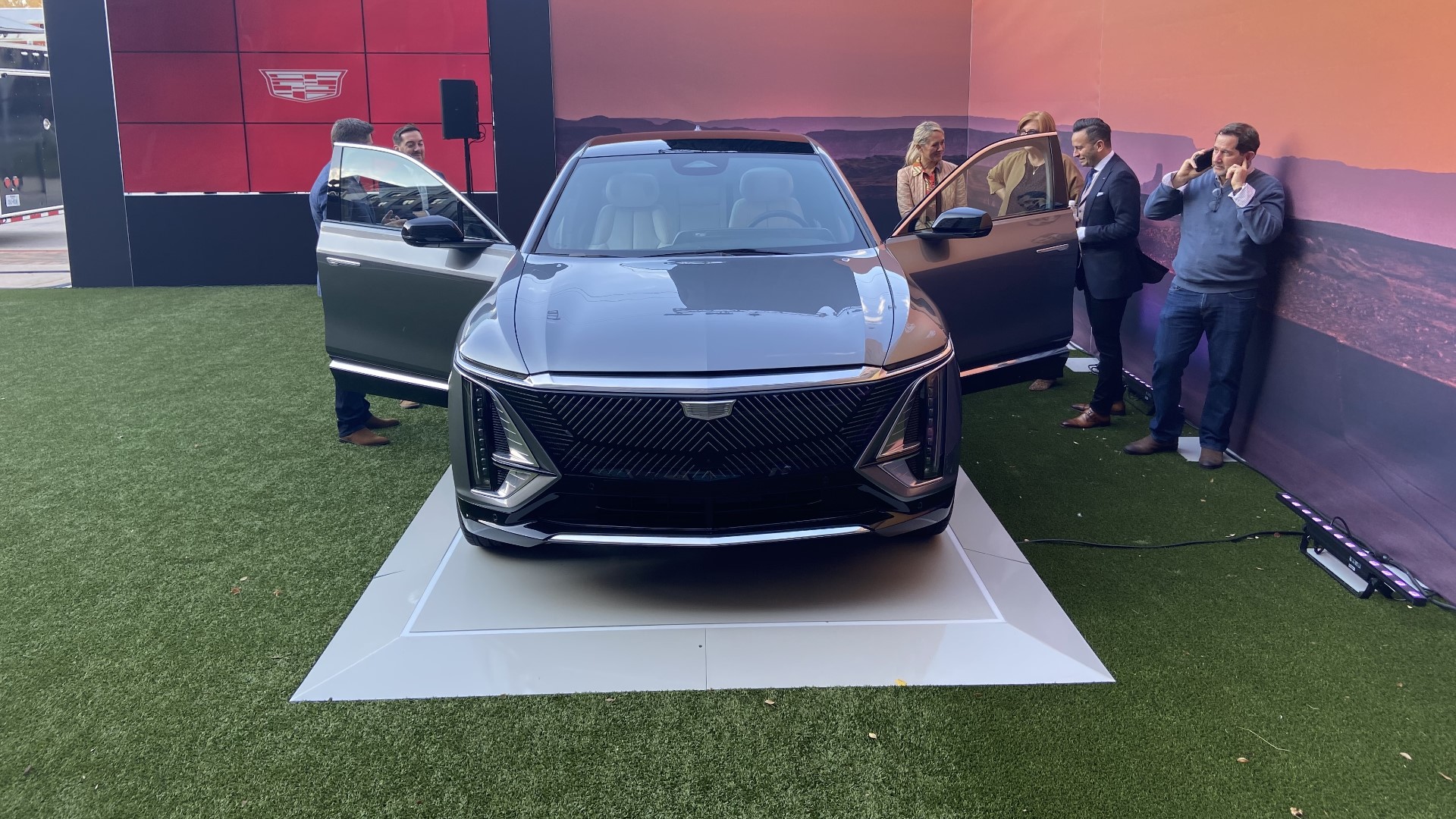 Cadillac members showcase new electric vehicle in Grapevine | wfaa.com