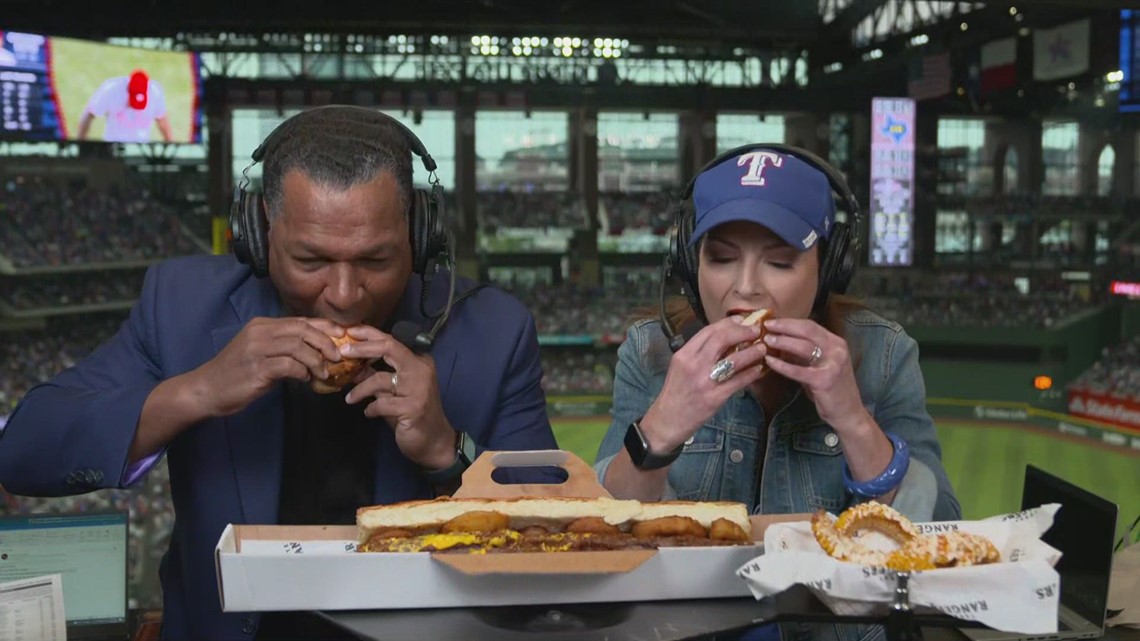 Texas Rangers Opening Day: WFAA tries the 'Boomstick Burger' | wfaa.com