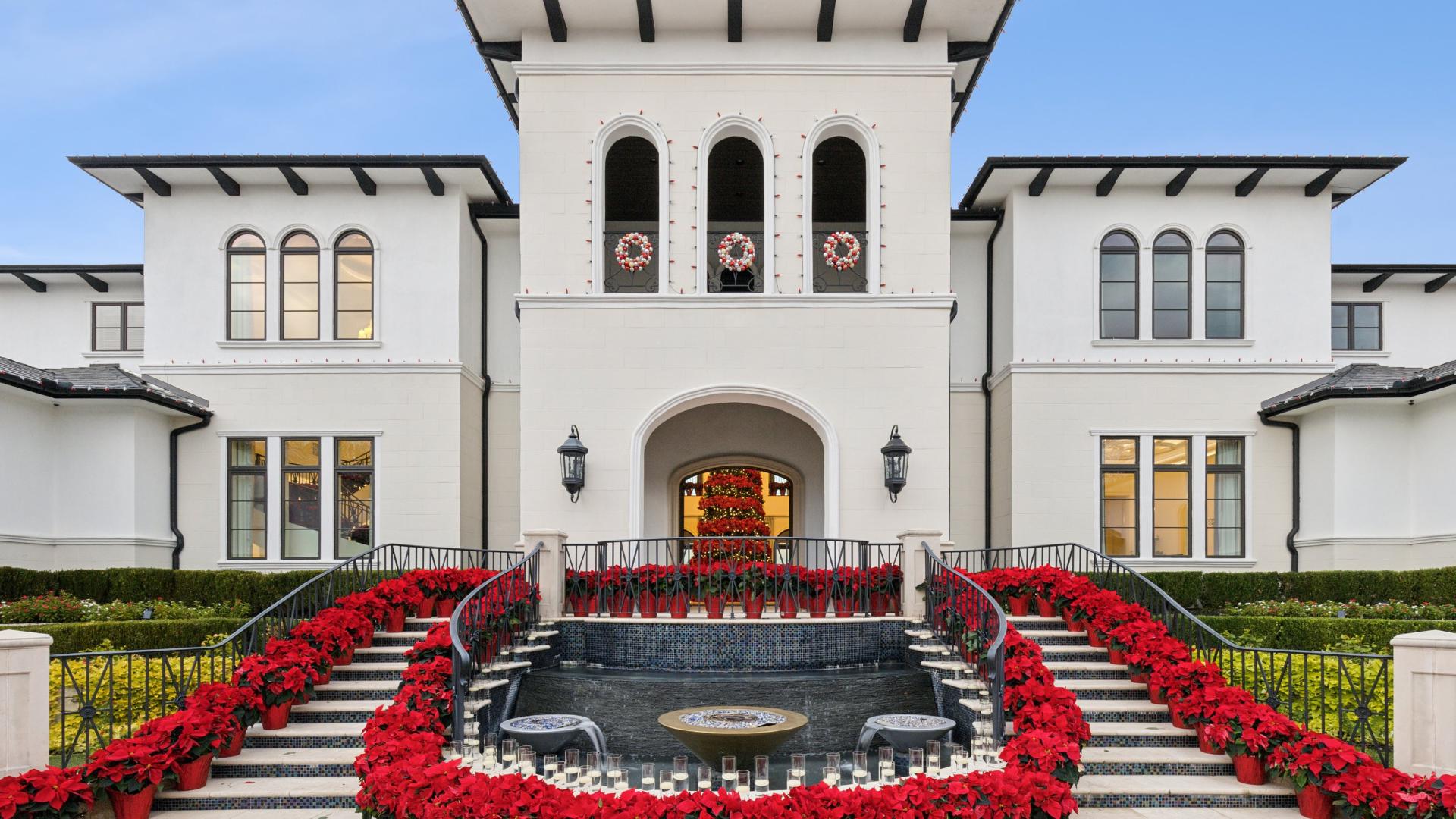 Southlake, Texas mansion on Sunshine Lane goes big with Christmas ...