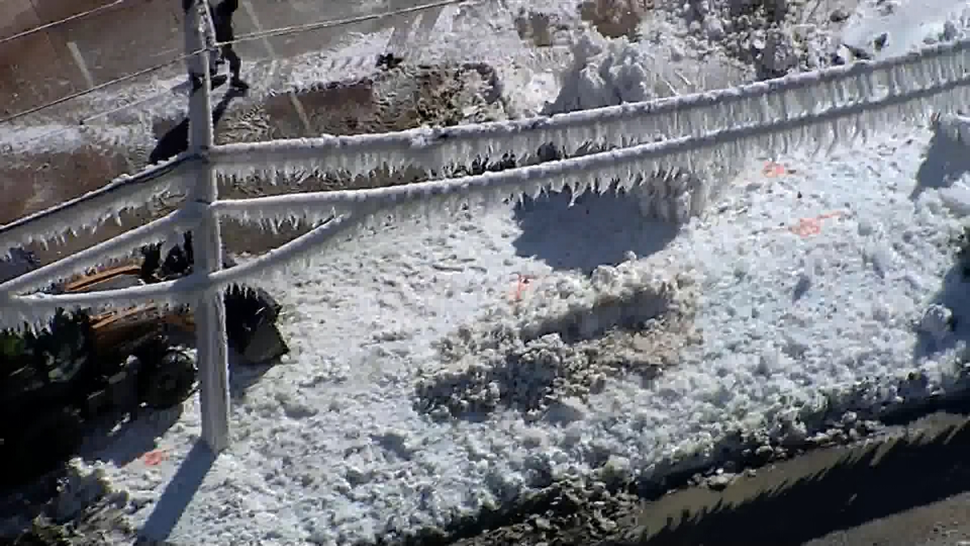 VIDEO: Water leak on North Texas road causes water to turn into ice ...