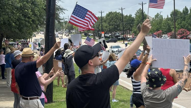 No Kings protest: Rallies in North Texas over Trump, immigration, ICE ...