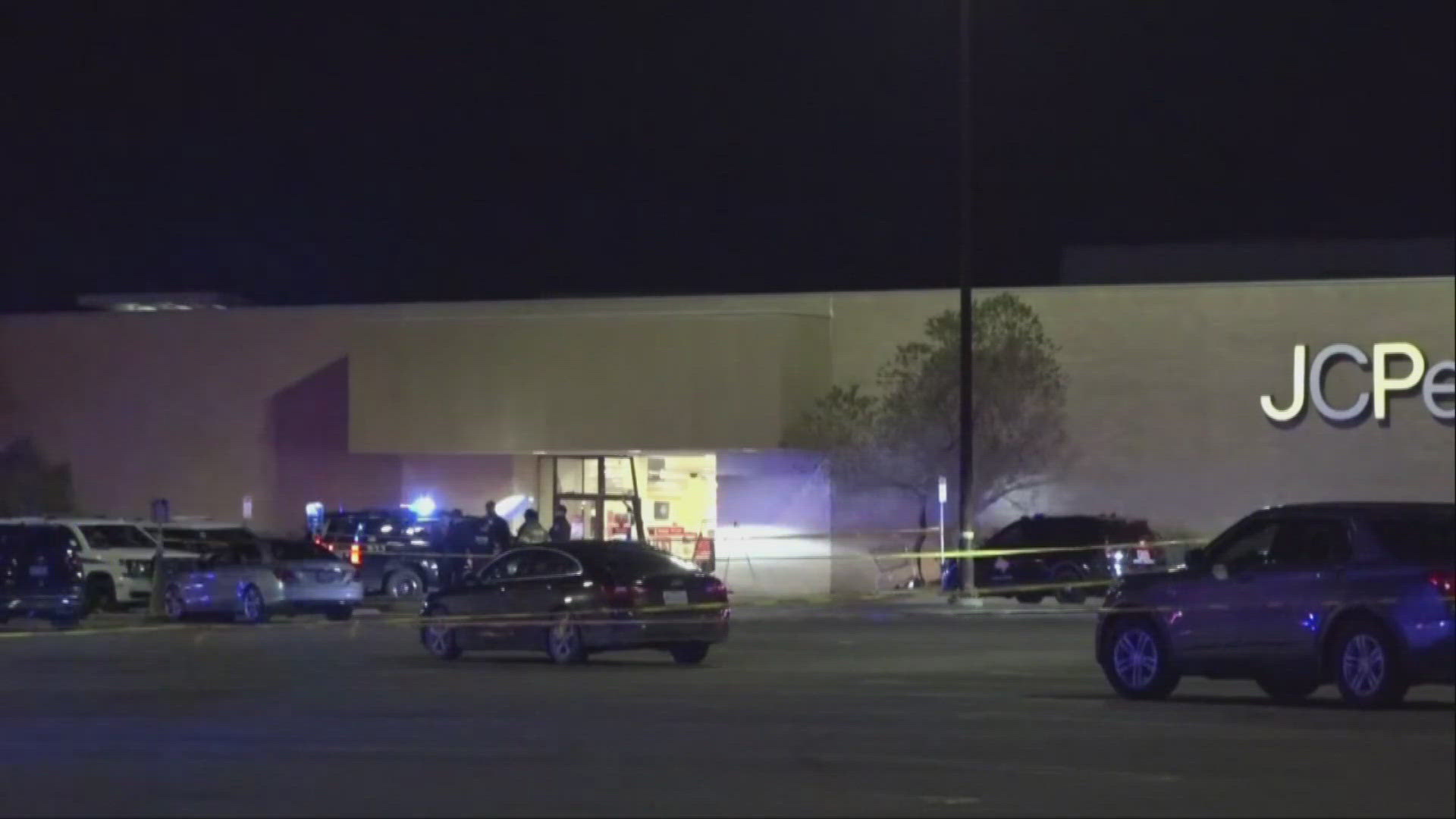 Car crashes into crowded Texas mall | wfaa.com