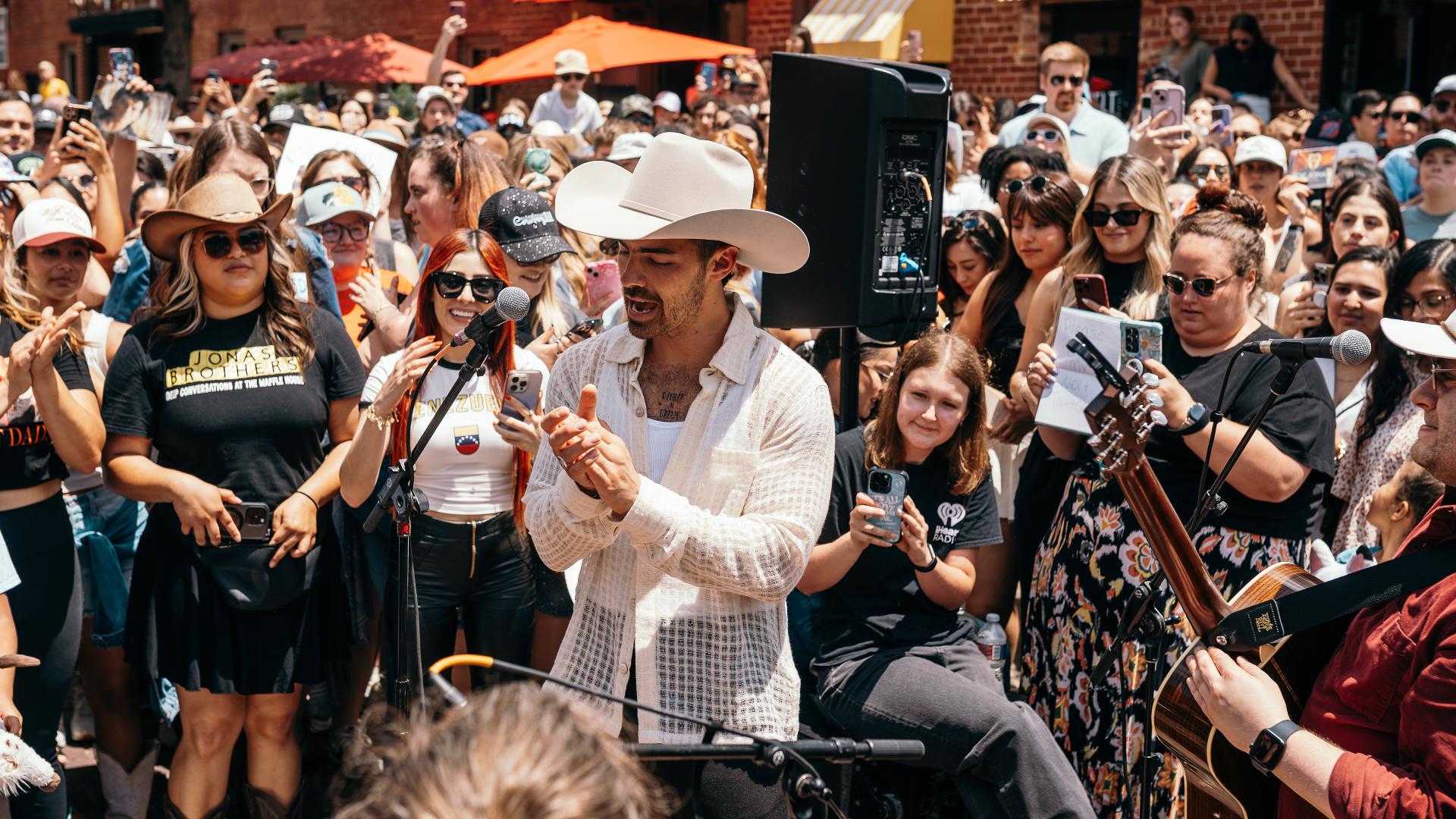 Fort Worth Stockyards: Joe Jonas suprises fans with concert | wfaa.com