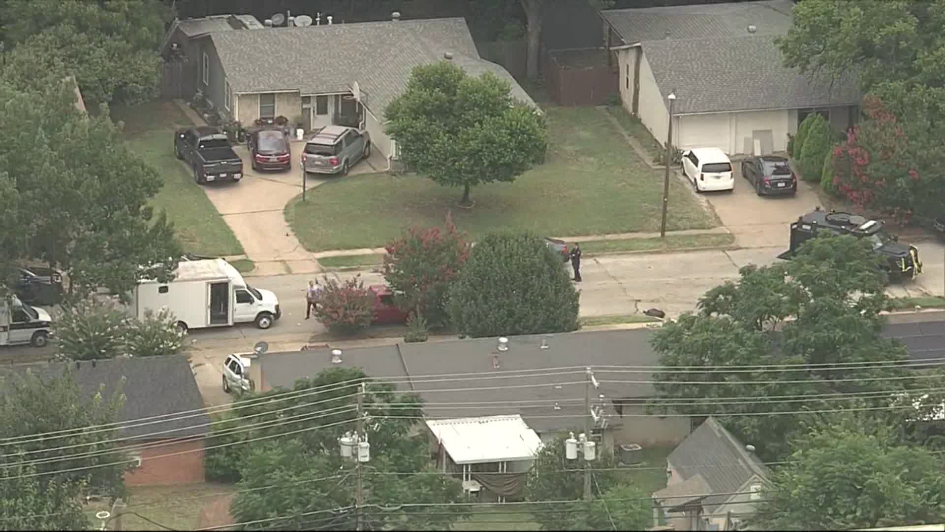 Irving standoff: Armed suspect fired at SWAT officials, police say ...