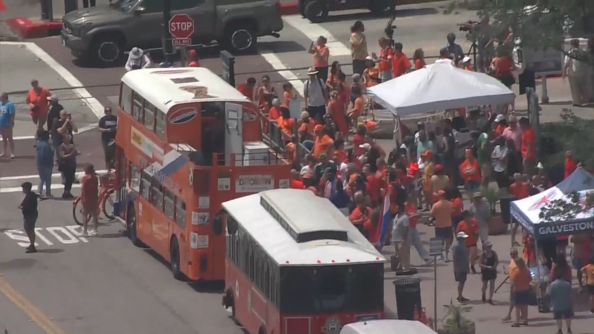 Netherlands' orange double-decker bus arrives in Texas ahead of World ...