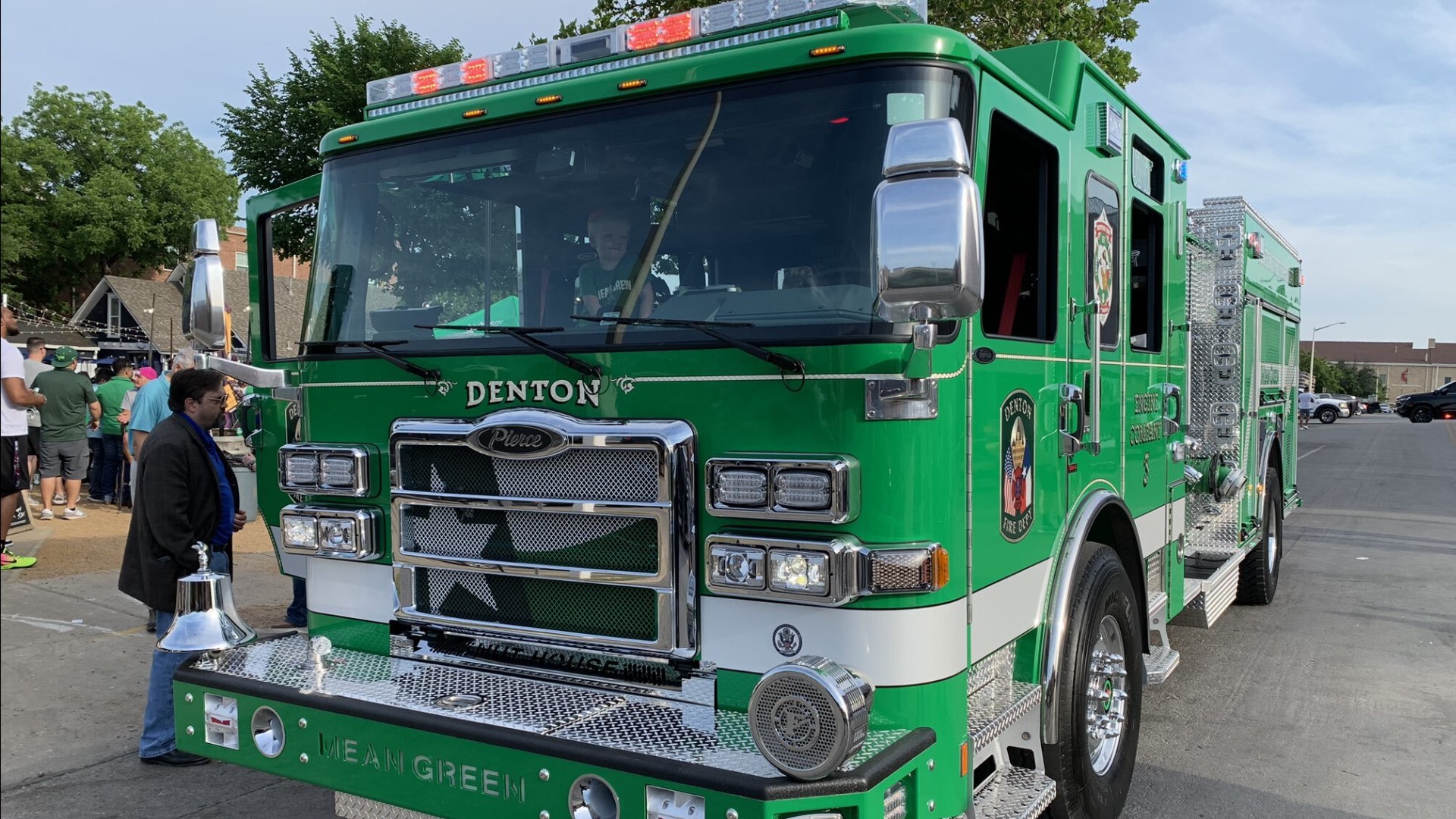Denton Fire Department rolls out new UNT green fire engine | wfaa.com