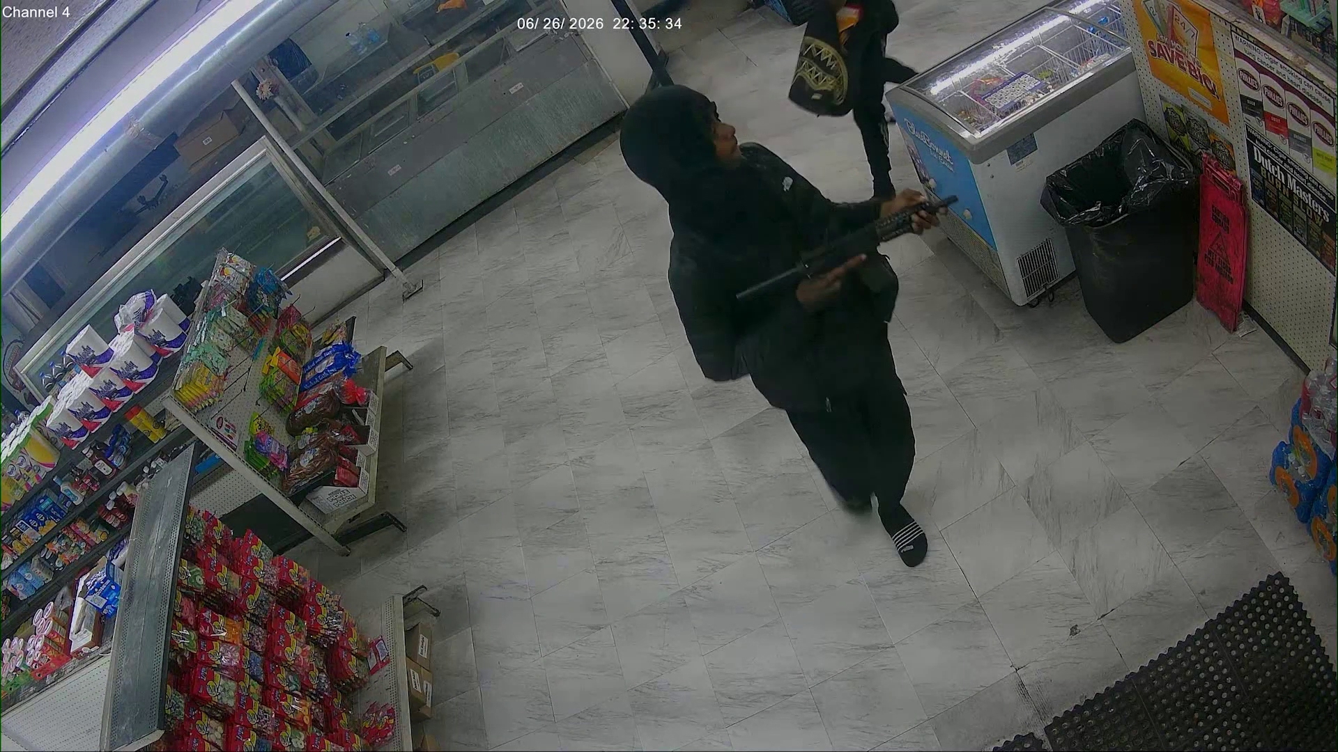 Dallas police asking for help identifying serial robbery suspects ...