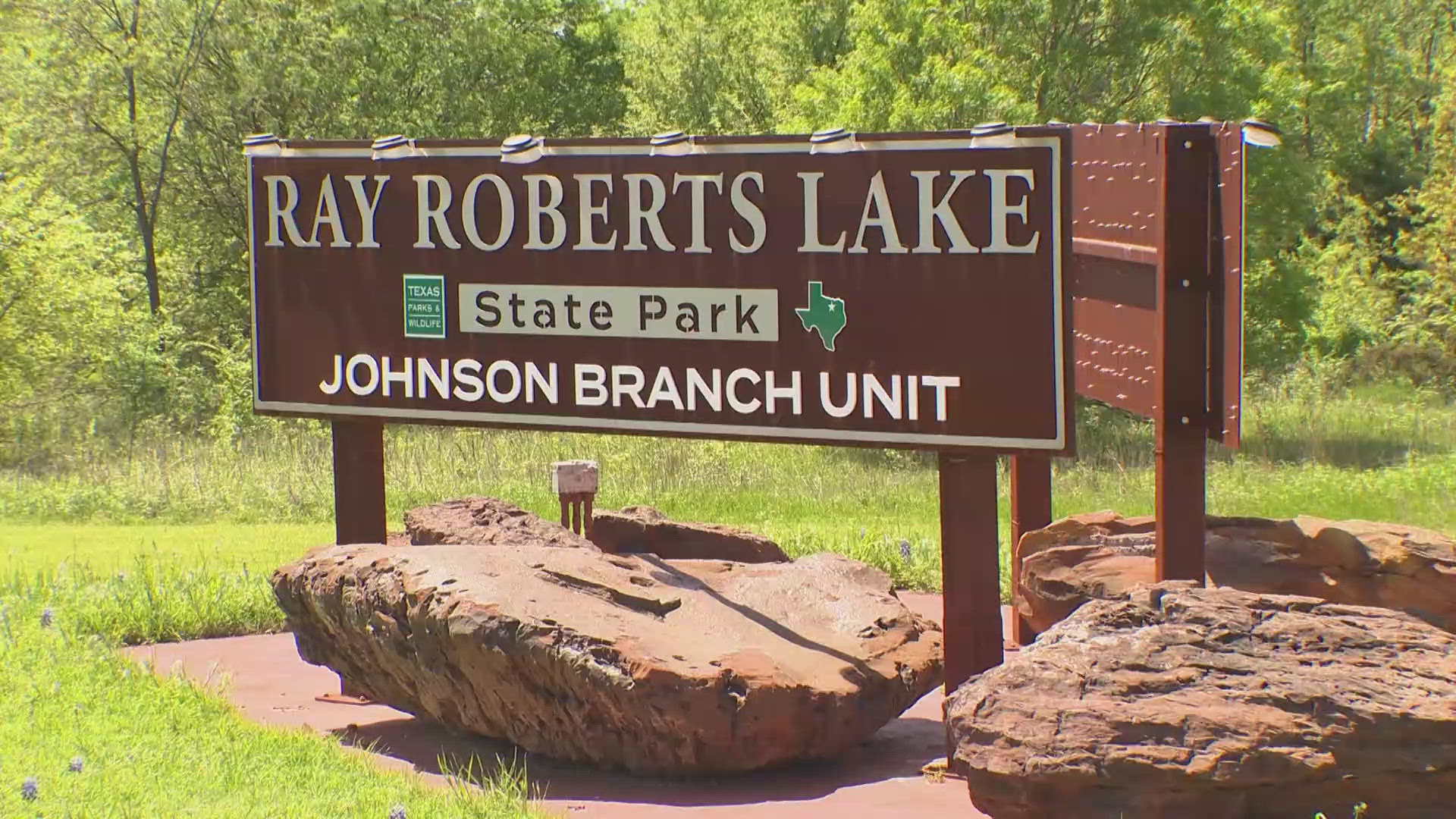 Game warden rescued 10 UNT students on Lake Ray Roberts | wfaa.com