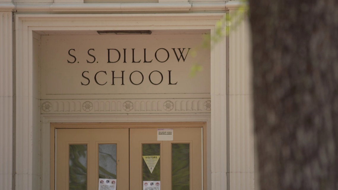Parents anxious as Fort Worth school closure looms | wfaa.com