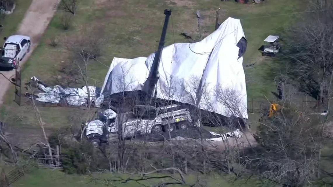 'It’s not a hot air balloon' | Radar blimp crashes east of Dallas ...