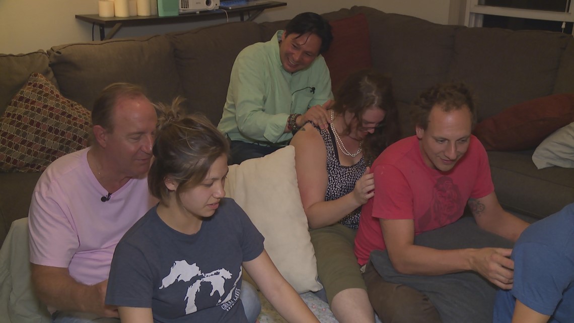 Cuddle Parties: Non-sexual affection with no strings attached | wfaa.com