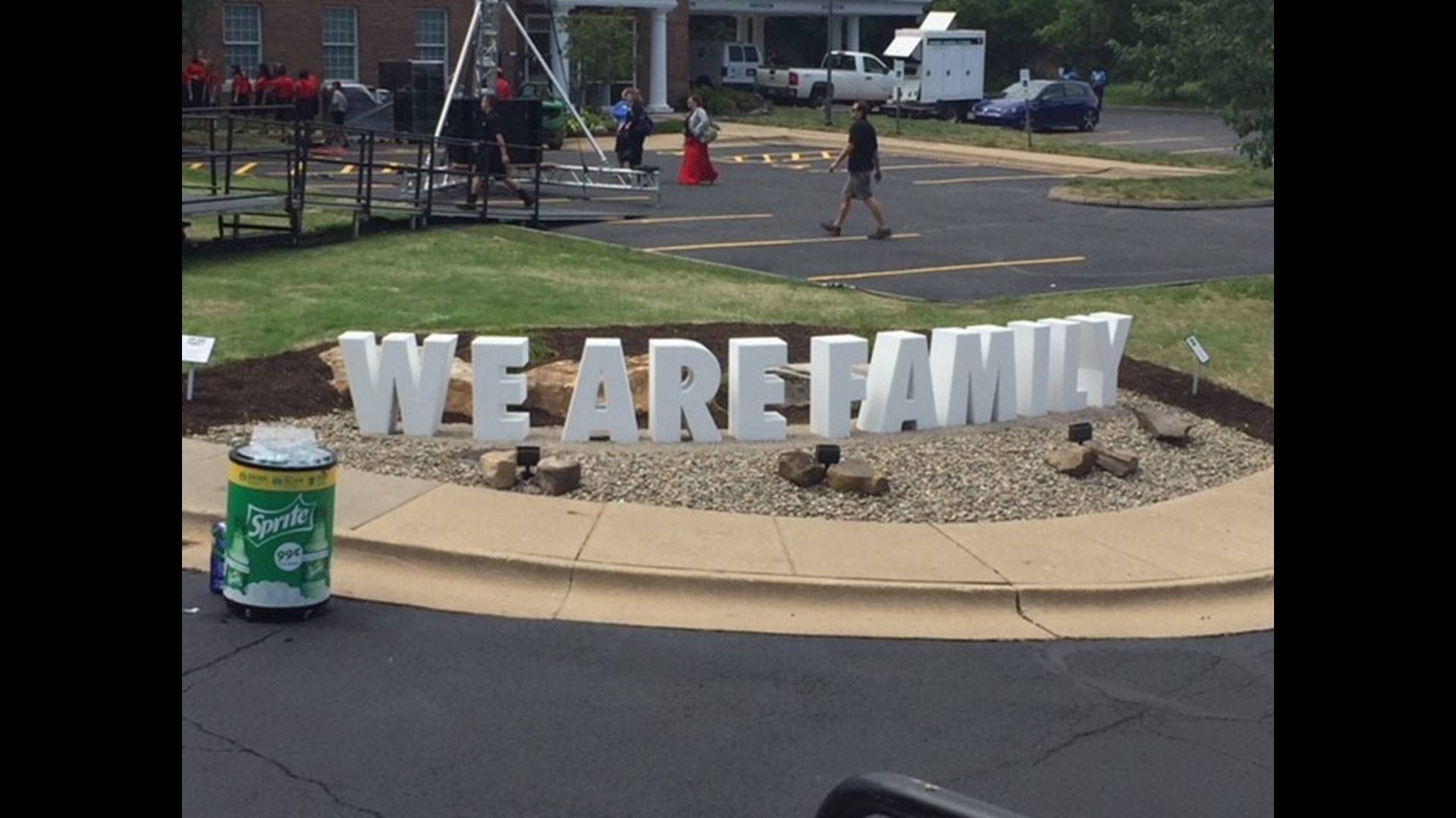 LeBron James' I PROMISE School opens in Akron | wfaa.com