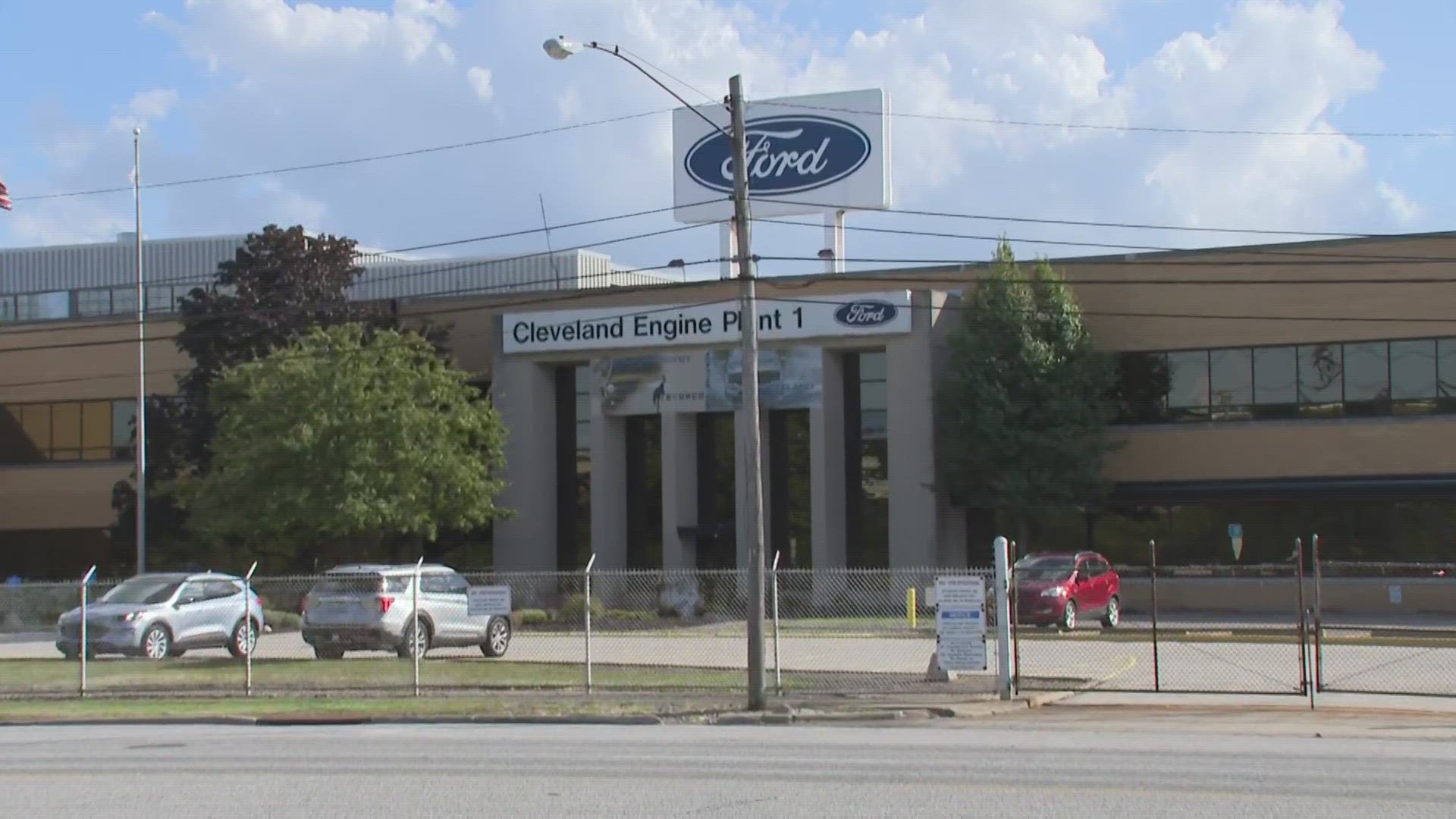 UAW strike: Union reaches tentative contract deal with Ford | wfaa.com