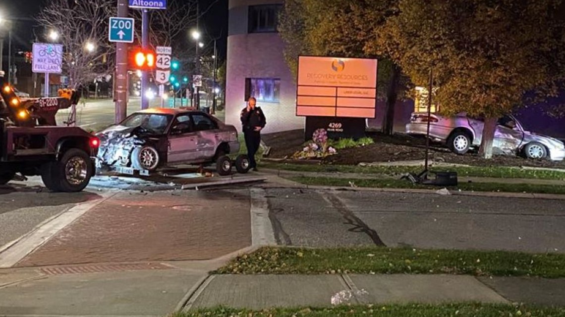Parma police chase ends in crash in Cleveland | wfaa.com