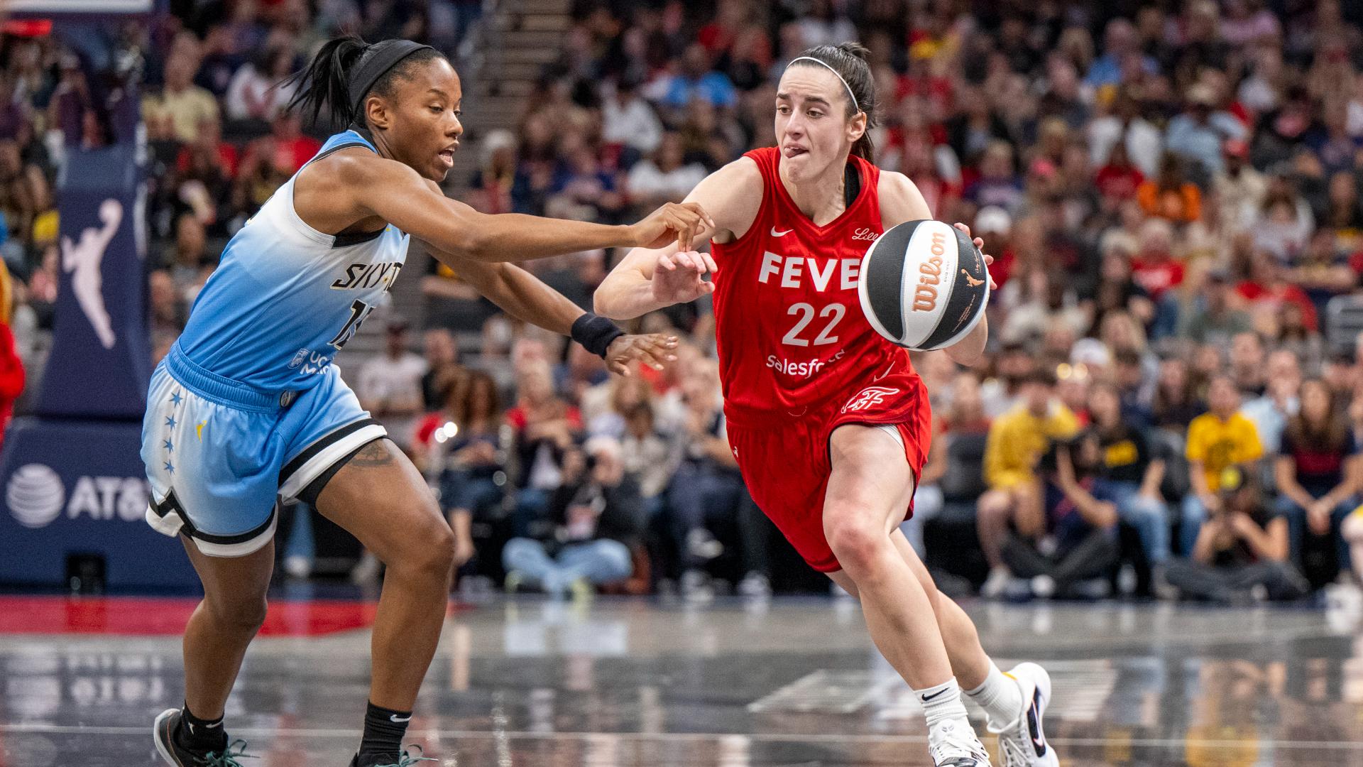 Who is Chennedy Carter? DFW product body checks Caitlin Clark | wfaa.com