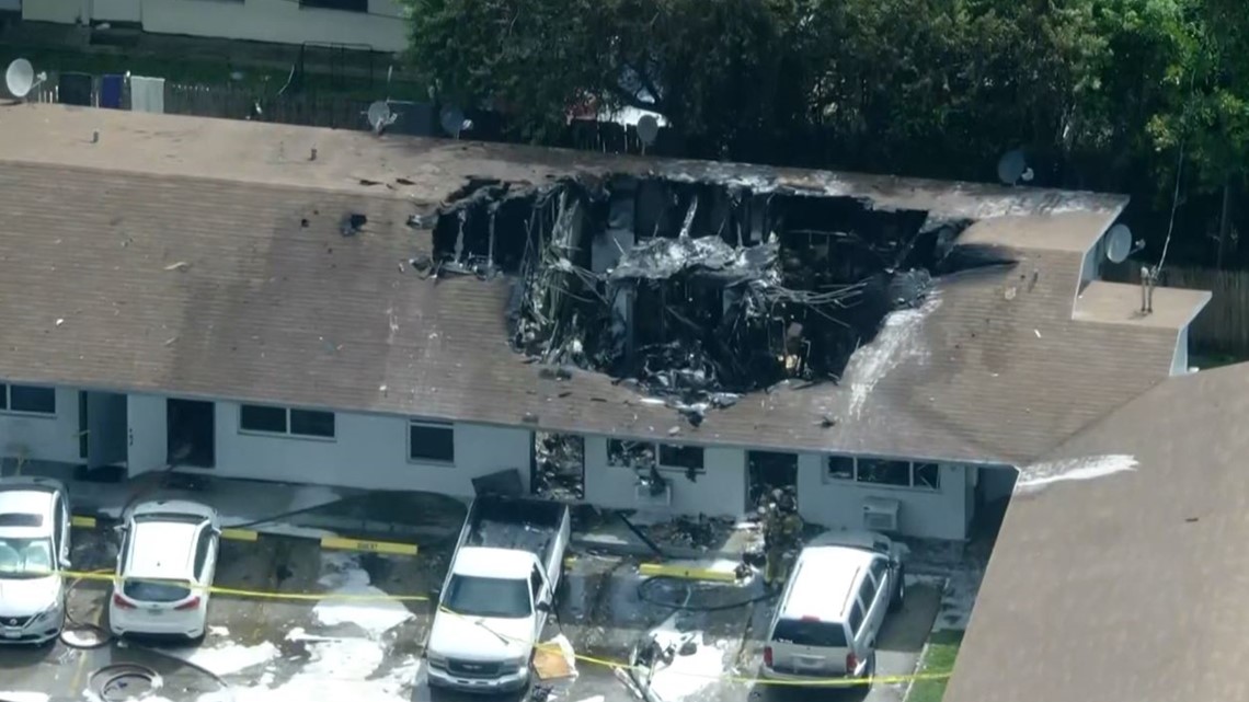 Rescue helicopter crashes into Florida apartment complex | wfaa.com