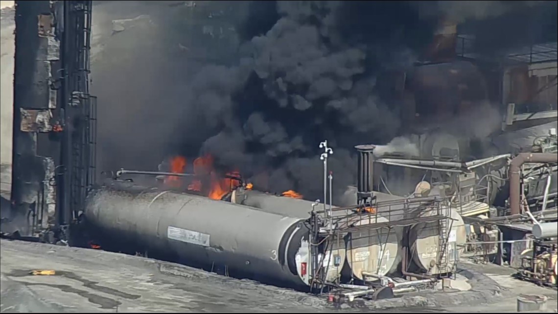 Large industrial fire burning in Rockville, Maryland | wfaa.com