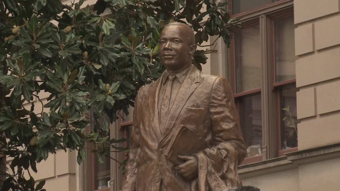 Photos | MLK Jr. statue unveiled at Georgia's State Capitol | wfaa.com
